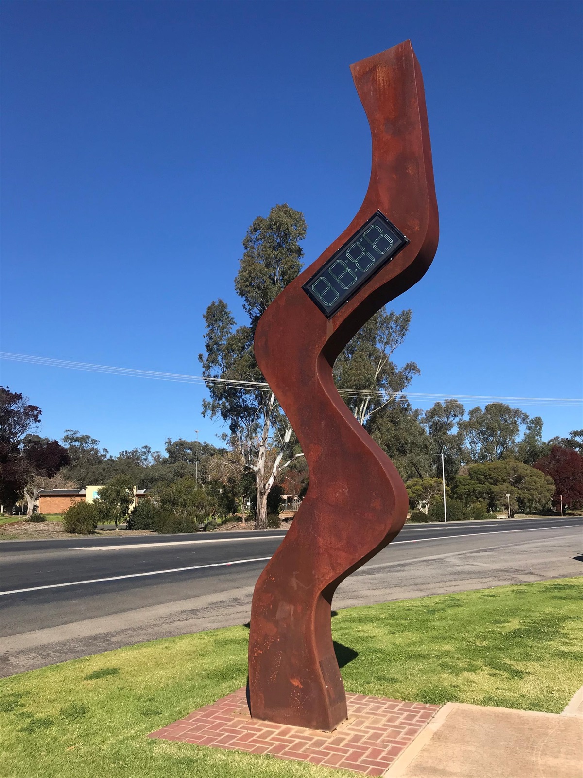 Bend (Clock Sculpture) - Murrumbidgee Council